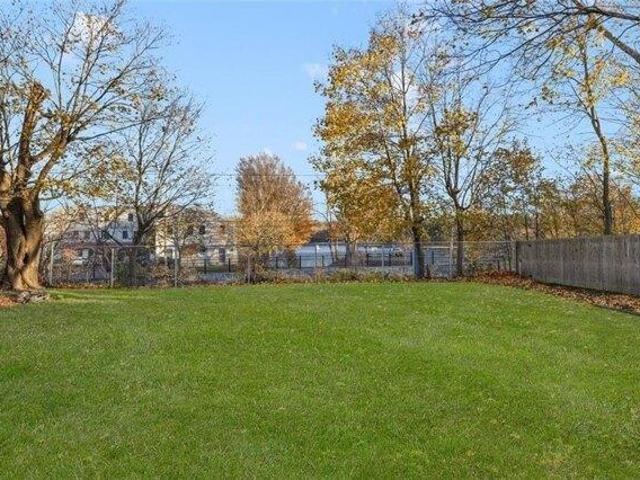 house with 3 bedroom, East Greenwich RI ES104480815