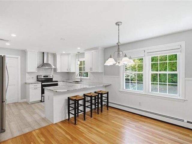 house with 3 bedroom, East Greenwich RI ES105161060