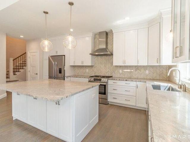 house with 3 bedroom, East Hampton CT ES104189228