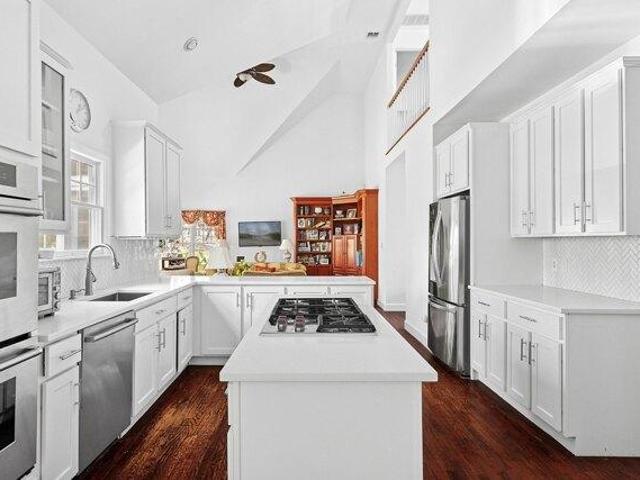 house with 3 bedroom, East Hampton NY DS103622594