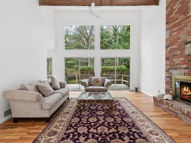 house with 3 bedroom, East Hampton NY DS103624555