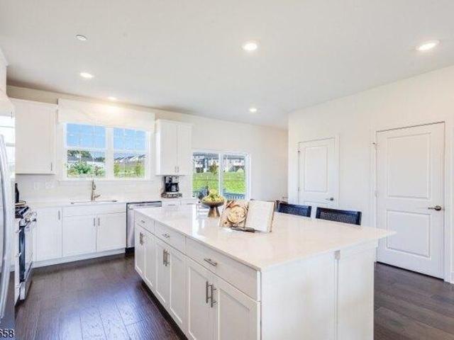 house with 3 bedroom, East Hanover NJ ES104848250