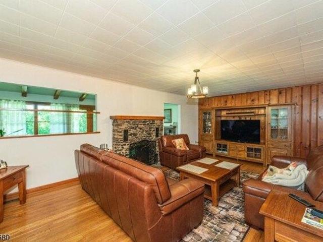 house with 3 bedroom, East Hanover NJ ES105172888