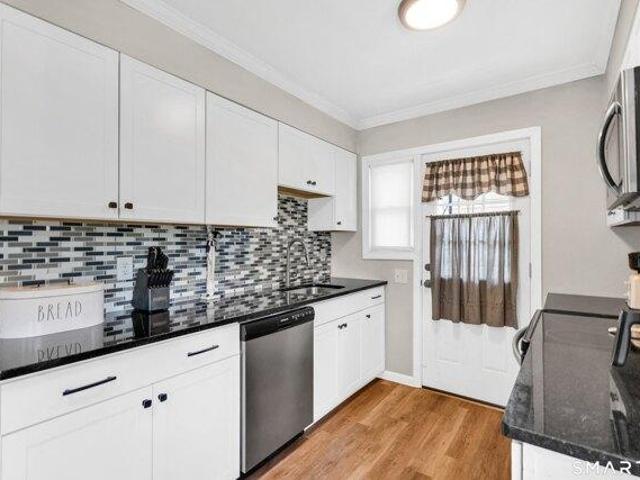house with 3 bedroom, East Hartford CT DLS102778086
