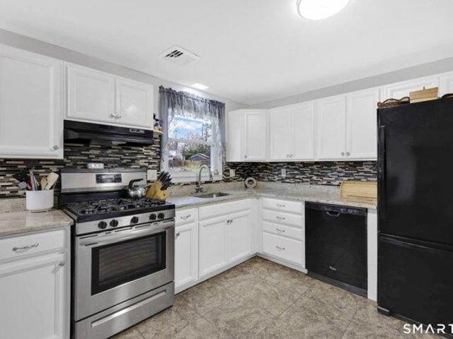 house with 3 bedroom, East Hartford CT DLS103074006