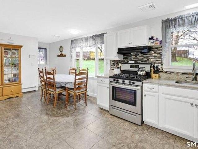 house with 3 bedroom, East Hartford CT DS102728241