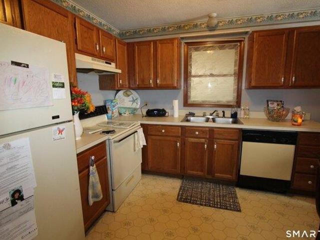 house with 3 bedroom, East Hartford CT DS102728577