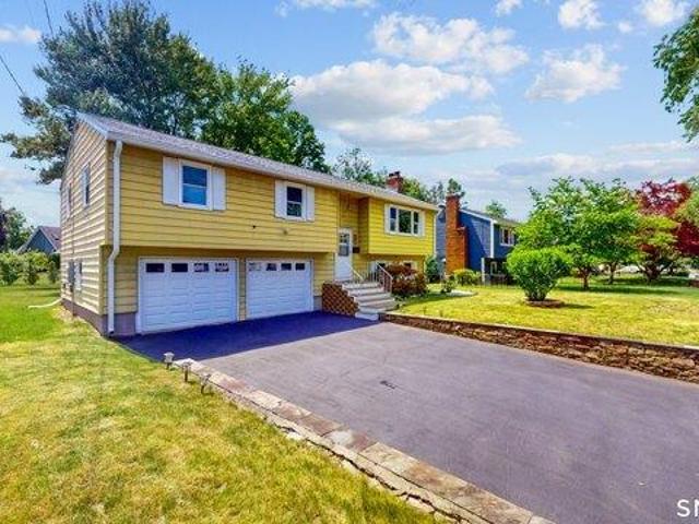 house with 3 bedroom, East Hartford CT ES104375378