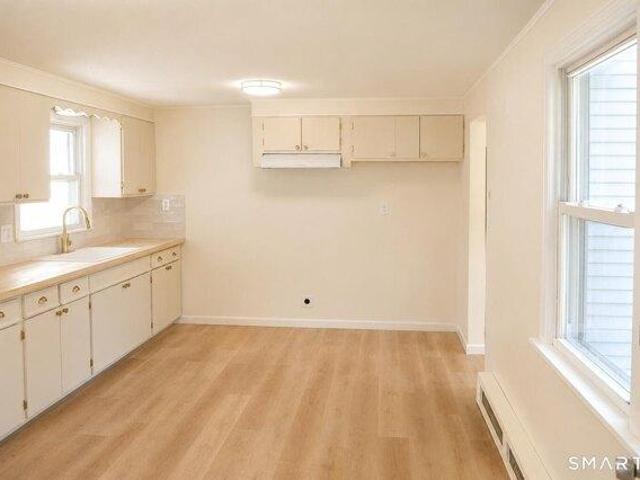 house with 3 bedroom, East Hartford CT ES105192297