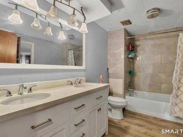 house with 3 bedroom, East Hartford CT ES103102062