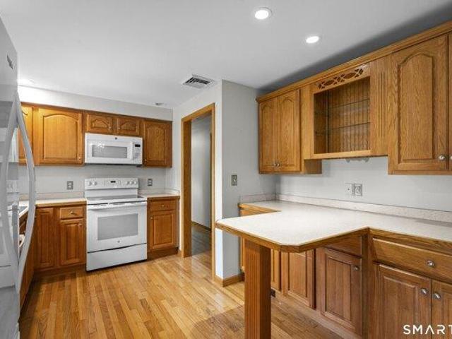 house with 3 bedroom, East Hartford CT ES103621084