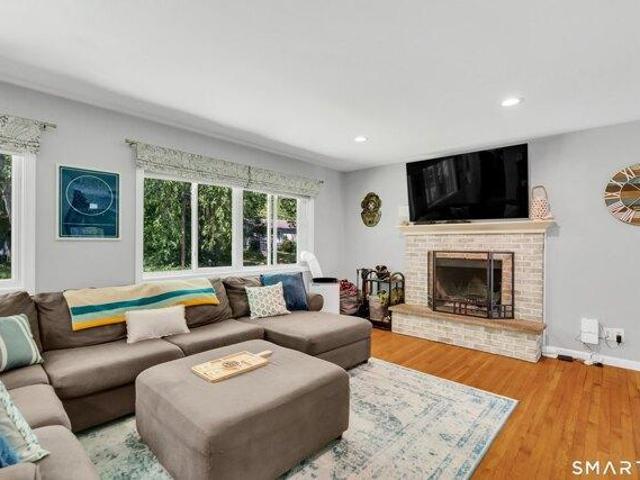 house with 3 bedroom, East Lyme CT DLS103101023