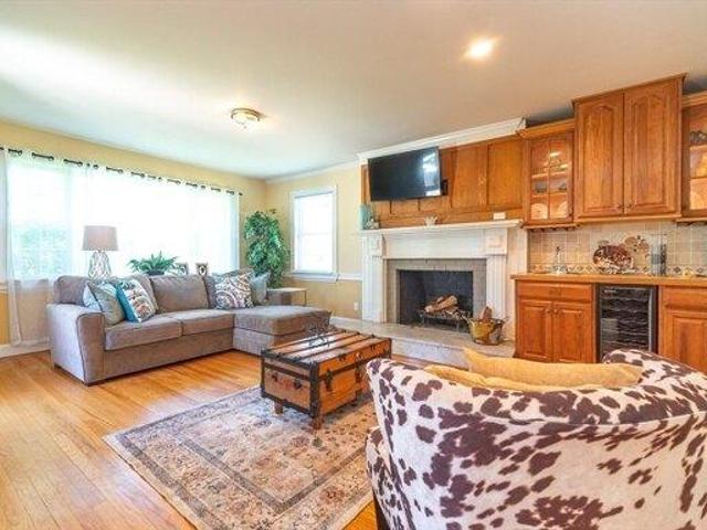 house with 3 bedroom, East Longmeadow MA ES104009728