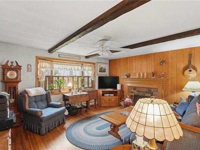 house with 3 bedroom, East Providence RI DLS102959414