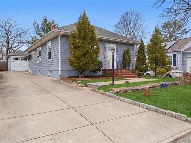 house with 3 bedroom, East Providence RI DS102121152