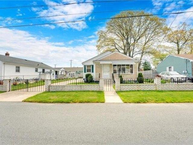 house with 3 bedroom, East Providence RI DS102158592
