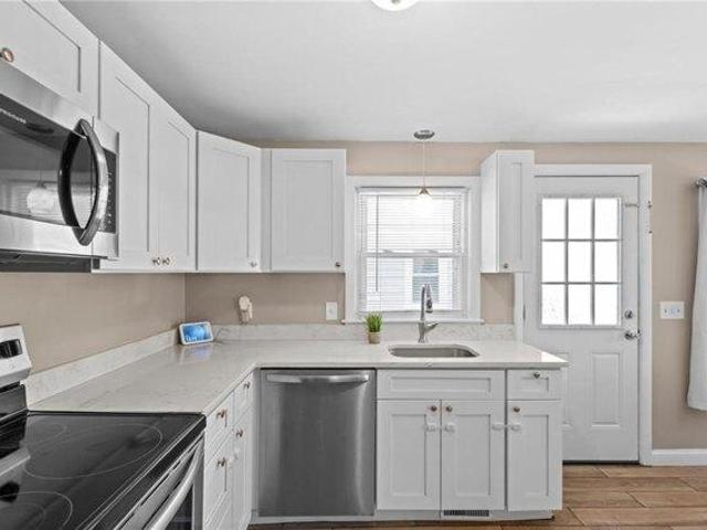 house with 3 bedroom, East Providence RI DS104111841