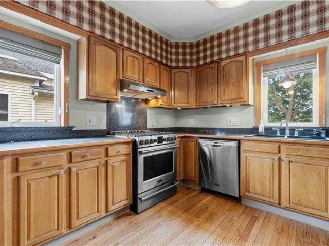 house with 3 bedroom, East Providence RI ES103666830