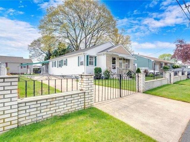 house with 3 bedroom, East Providence RI ES103931770