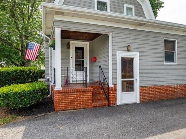 house with 3 bedroom, East Providence RI ES104329371