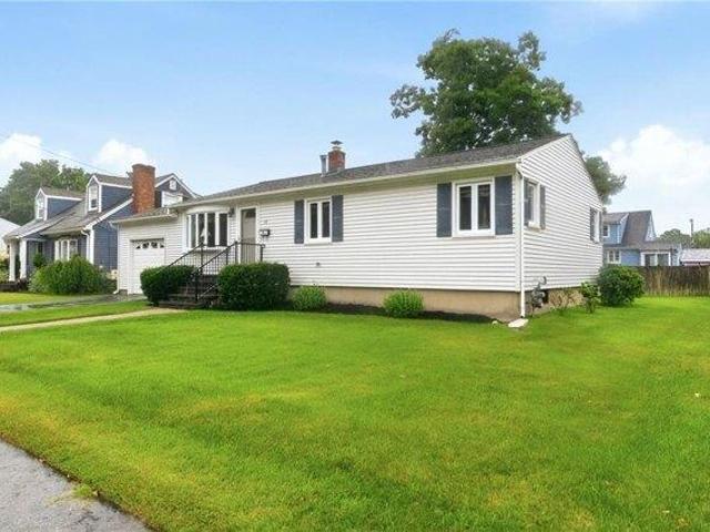 house with 3 bedroom, East Providence RI ES104332735