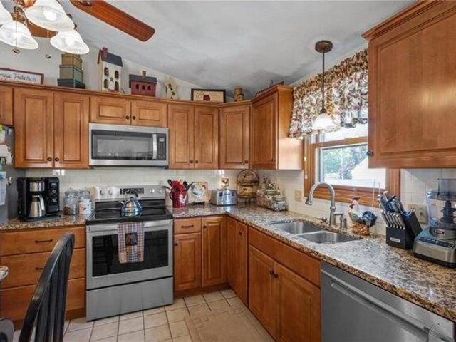 house with 3 bedroom, East Providence RI ES105081344
