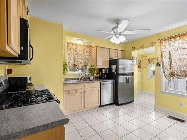 house with 3 bedroom, East Providence RI ES105116533