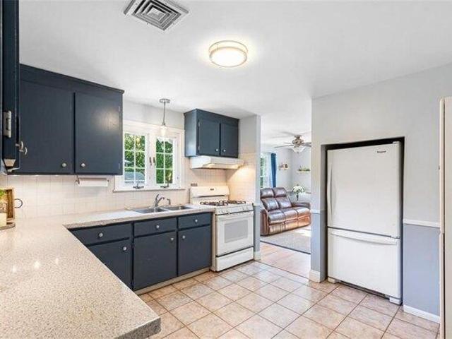 house with 3 bedroom, East Providence RI ES105175781