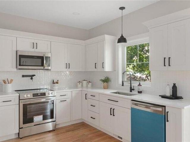 house with 3 bedroom, East Providence RI ES105232349