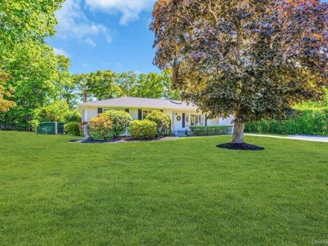 house with 3 bedroom, East Quogue NY ES104907598