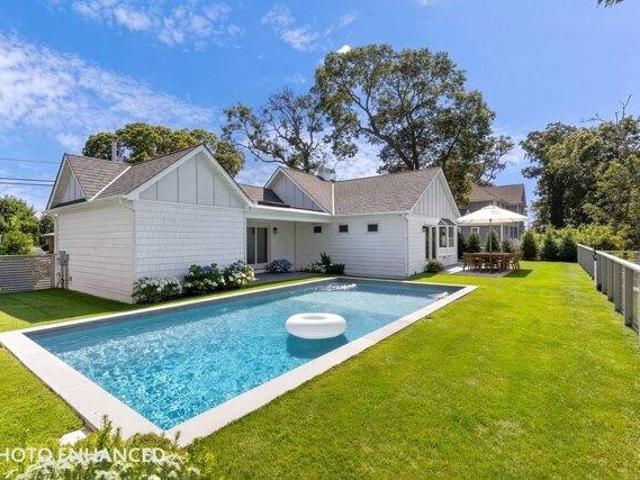 house with 3 bedroom, East Quogue NY ES104908923