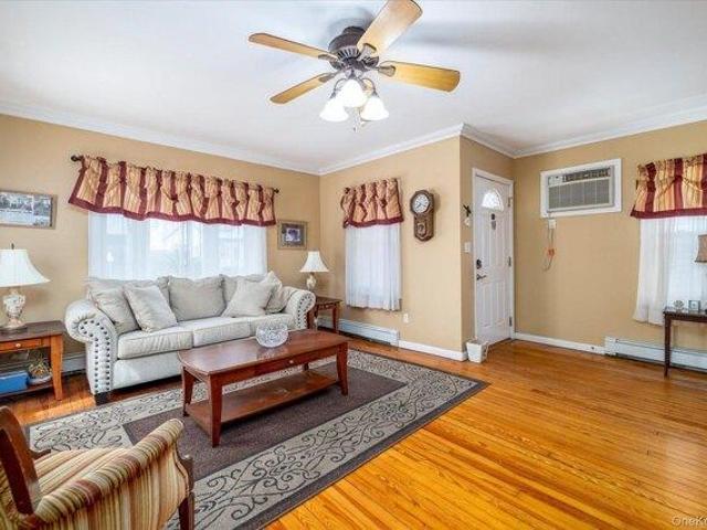 house with 3 bedroom, East Rockaway NY ES103621540