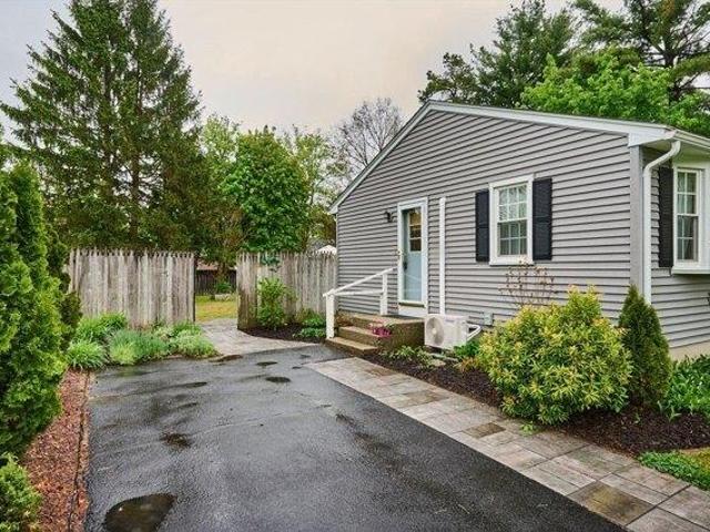 house with 3 bedroom, Easthampton MA ES104115606