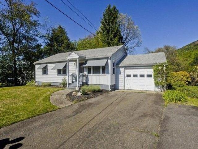 house with 3 bedroom, Easthampton MA ES104232583