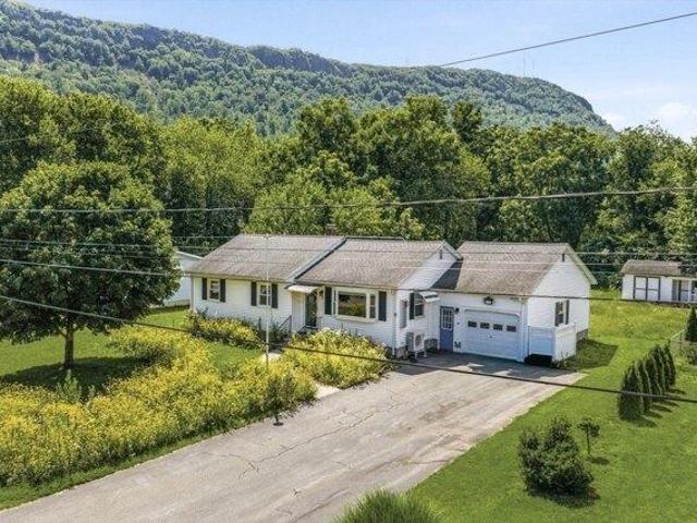 house with 3 bedroom, Easthampton MA ES104761146