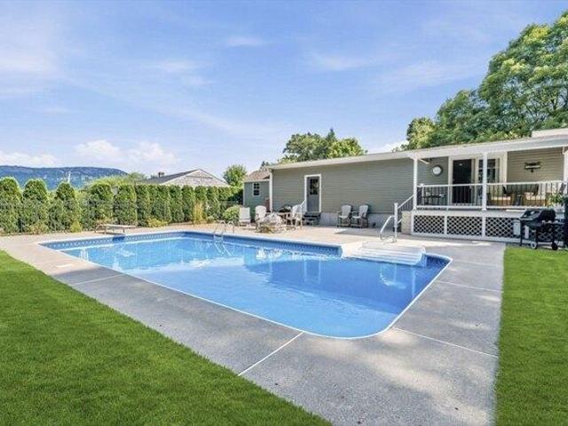 house with 3 bedroom, Easthampton MA ES104789660