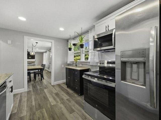 house with 3 bedroom, Easthampton MA ES104832486