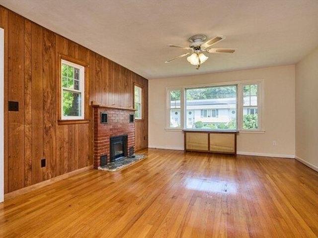 house with 3 bedroom, Easthampton MA ES105040689