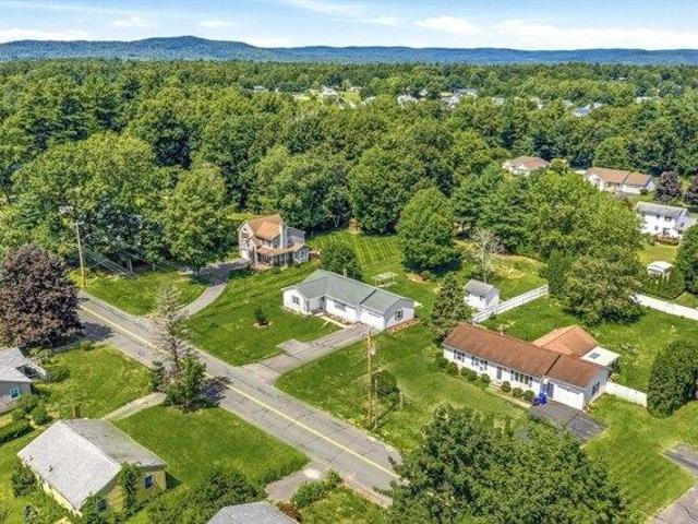 house with 3 bedroom, Easthampton MA ES105143237