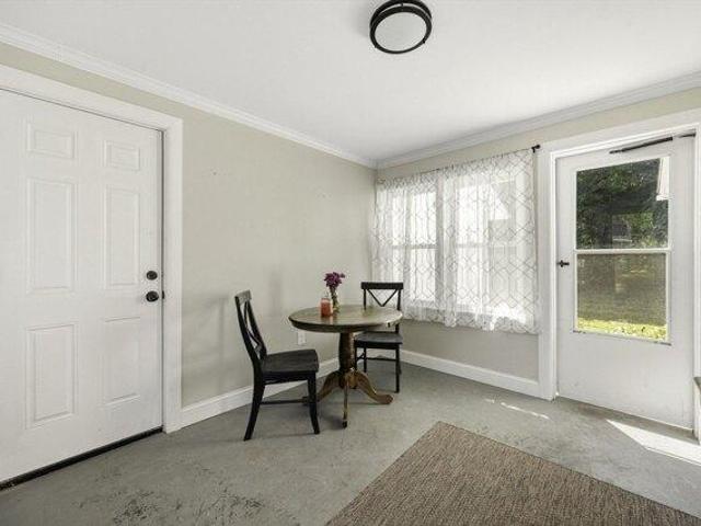 house with 3 bedroom, Easthampton MA ES105192023