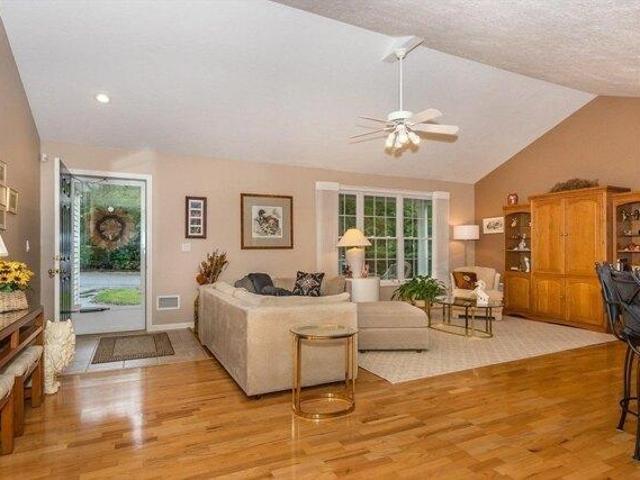 house with 3 bedroom, Easton MA ES104150687