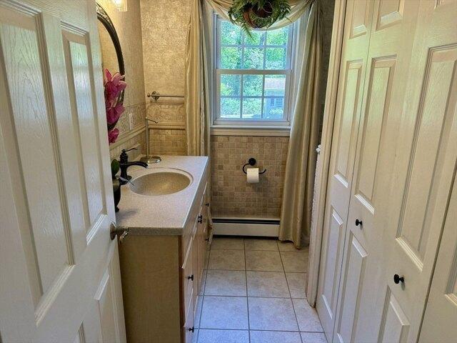 house with 3 bedroom, Easton MA ES105192446