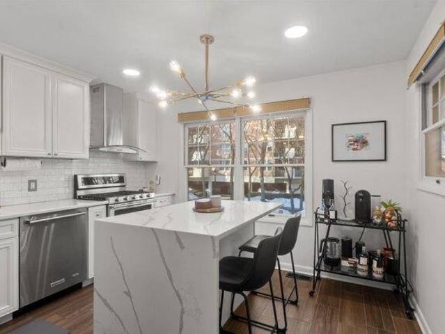 house with 3 bedroom, Edgewater NJ DLS102318689