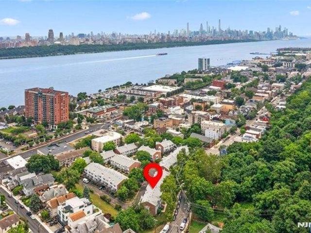 house with 3 bedroom, Edgewater NJ DS104407548