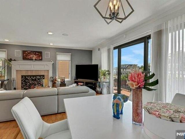 house with 3 bedroom, Edgewater NJ ES104113393