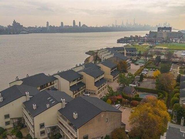 house with 3 bedroom, Edgewater NJ ES105176402