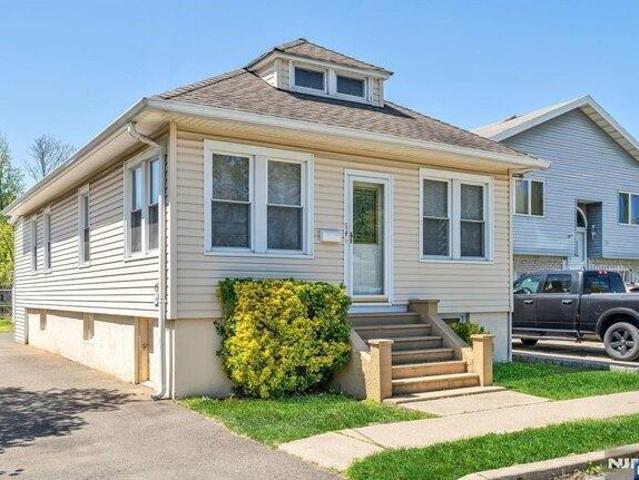 house with 3 bedroom, Elmwood Park NJ DS102585311