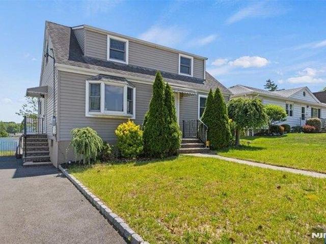 house with 3 bedroom, Elmwood Park NJ DS102778385