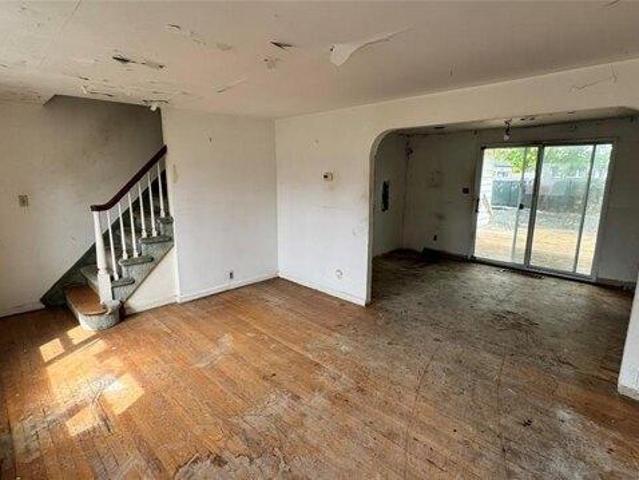 house with 3 bedroom, Elmwood Park NJ DS102216435