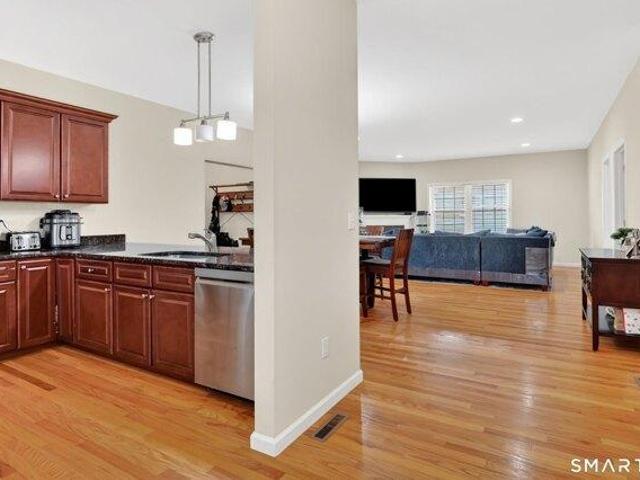 house with 3 bedroom, Ellington CT ES103102084